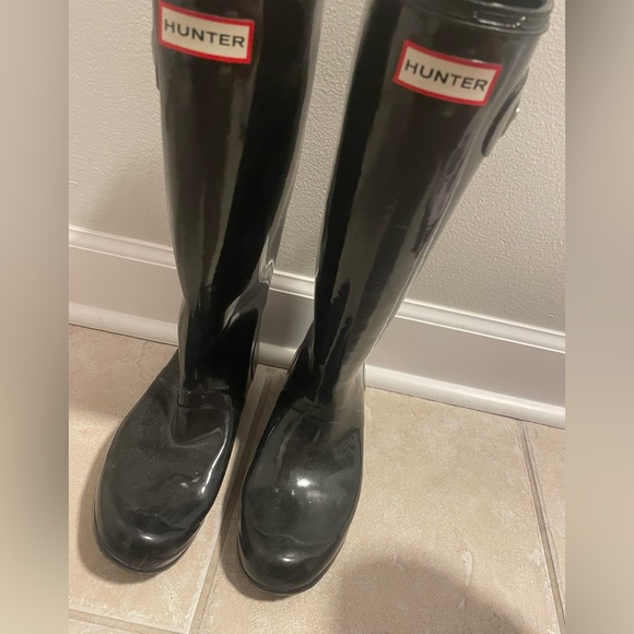 Hunter | Shoes | Black Glossy Hunter Boots With Black Fur Boot Sock ...